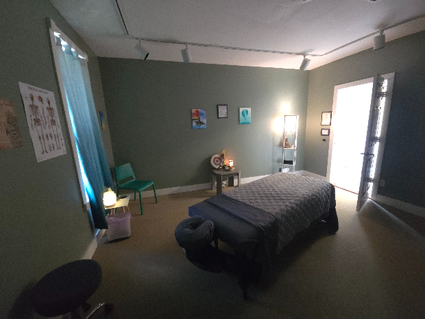 Book a massage with Laurie Burns LMT | Springfield IL 62704